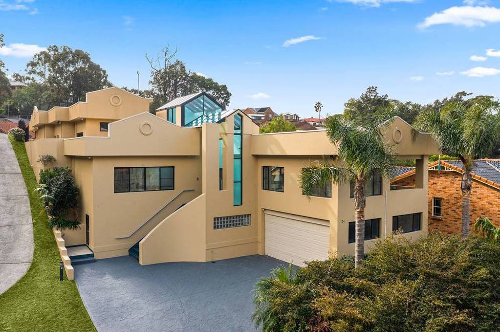 Under the hammer: Final $5K bid helps secure Balgownie home that 'ticks ...